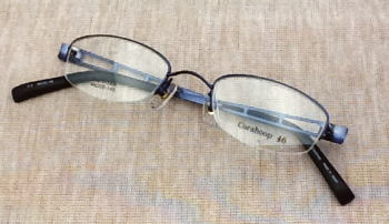 「コラフープ46」は、細身のウスカルのメガネフレーム